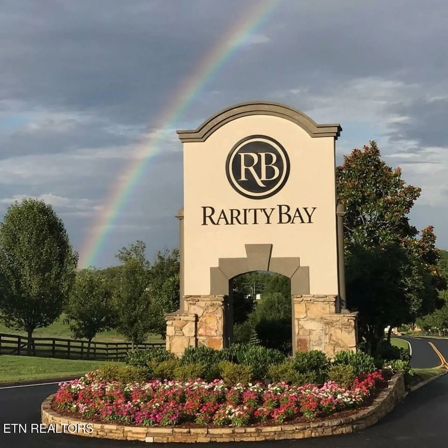 275 ROCK POINT DR, VONORE, TN 37885 | Rarity Bay | 55+ Home For Sale